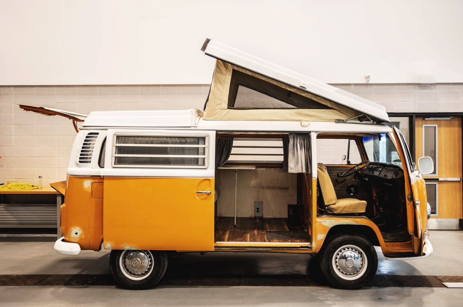 Georgian students to retrofit 1972 VW Westfalia as electric vehicle ...