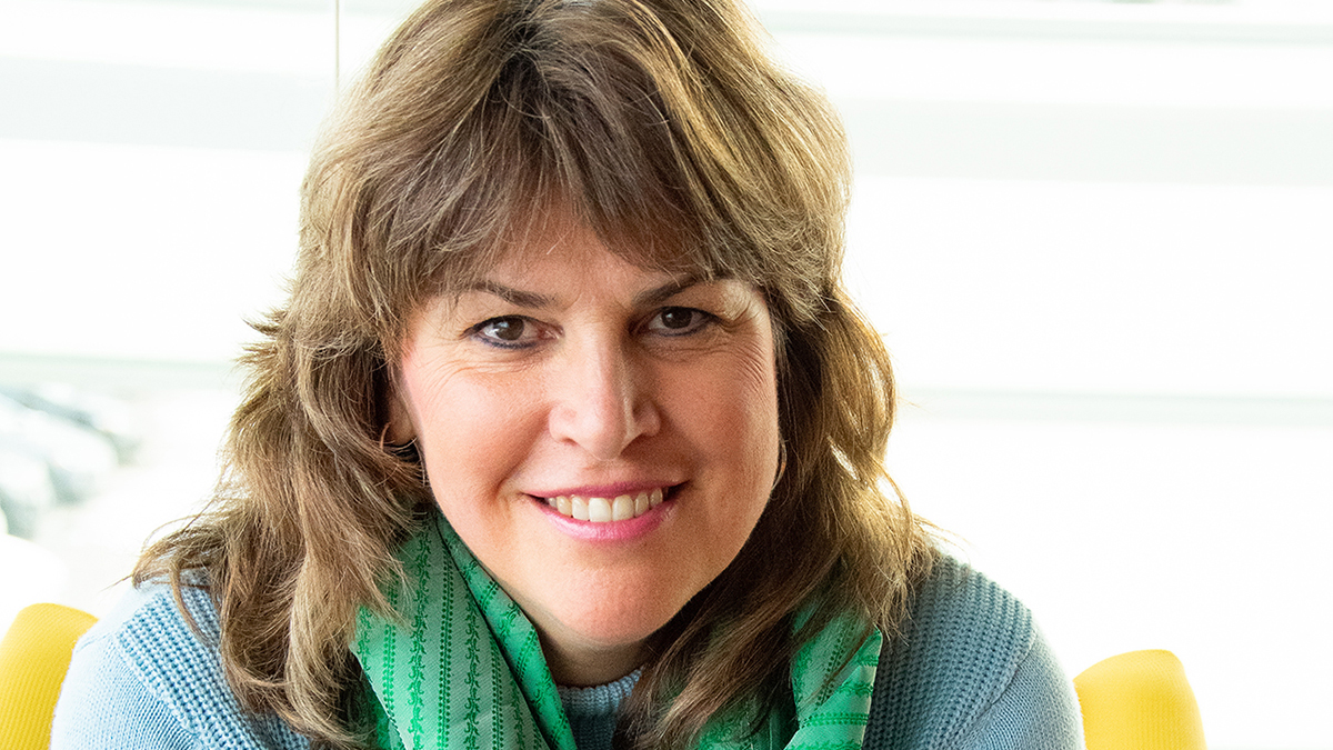 Management and leadership professor uses experience as an executive ...